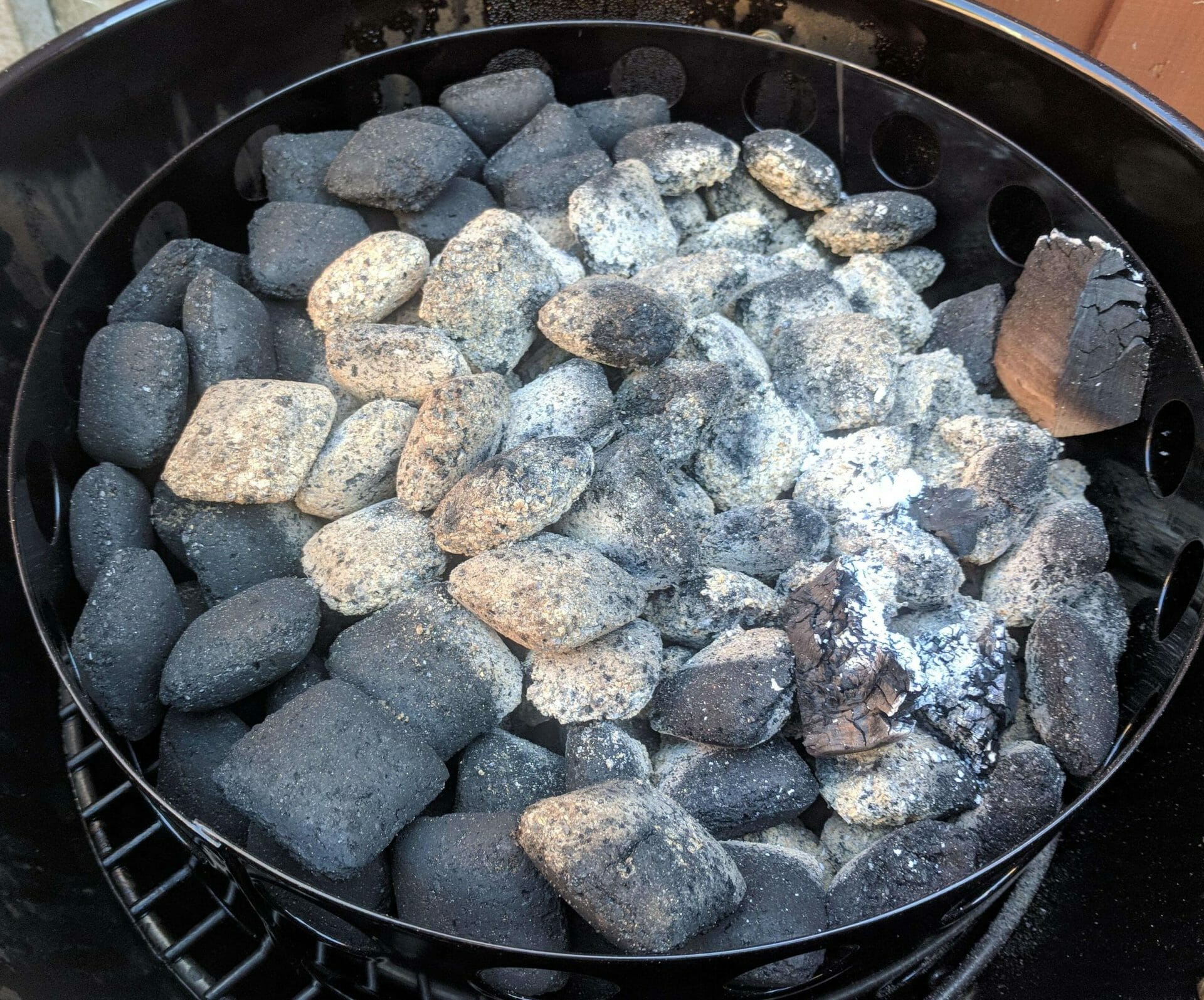 What Are Heat Beads Made Of (Do You Use These Briquettes?) - Simply ...