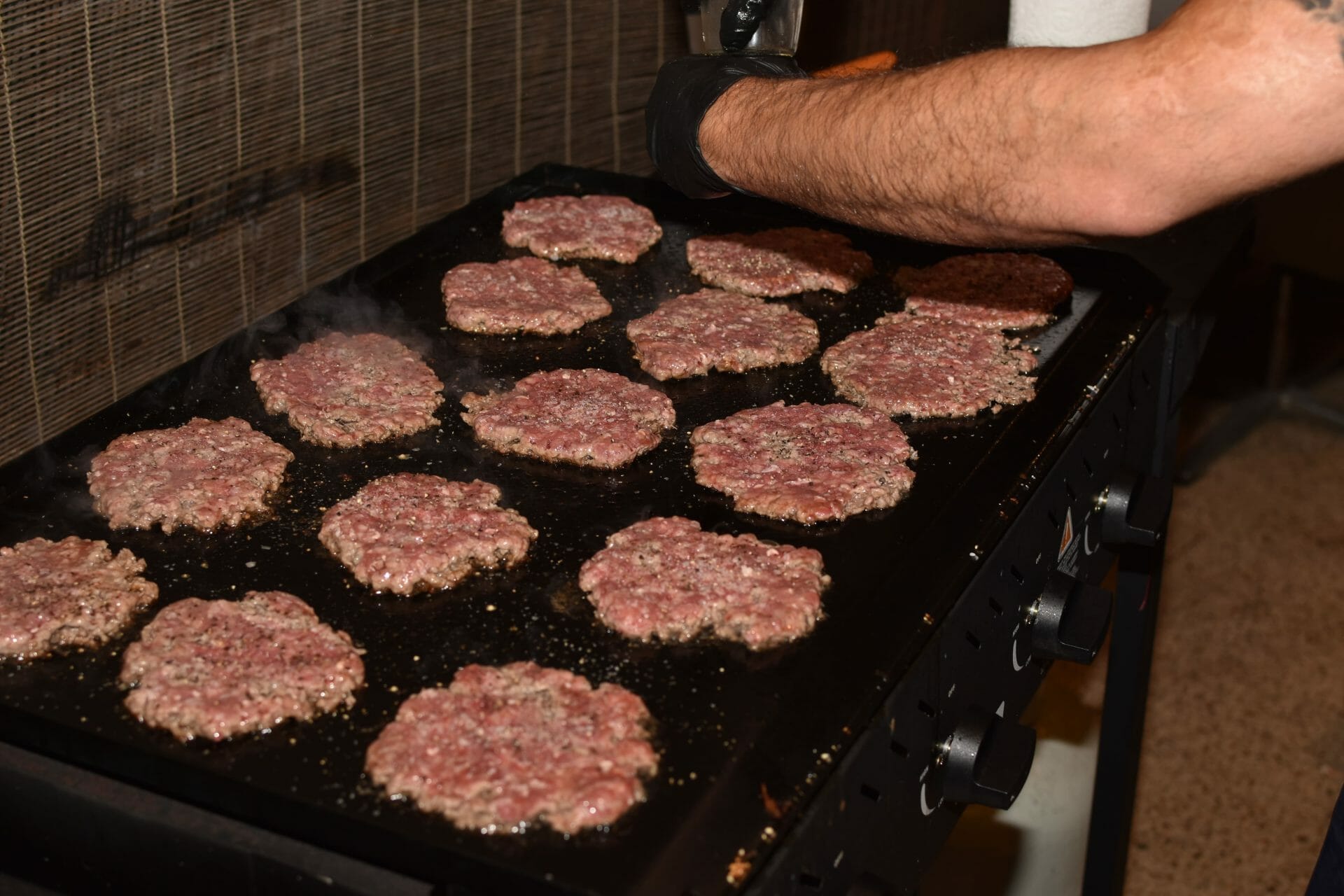 How to Clean a Flat Top Grill With Vinegar (3 Simple Steps) - Simply ...