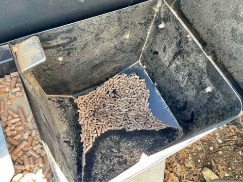How To Remove Pellets From Traeger Auger (In 5 Simple Steps) - Simply ...