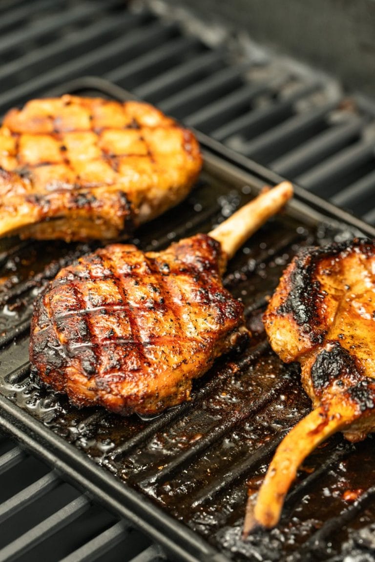 How To Cook Pork Chops On Pit Boss - Easy Smoked Bone-In Pork Chops ...